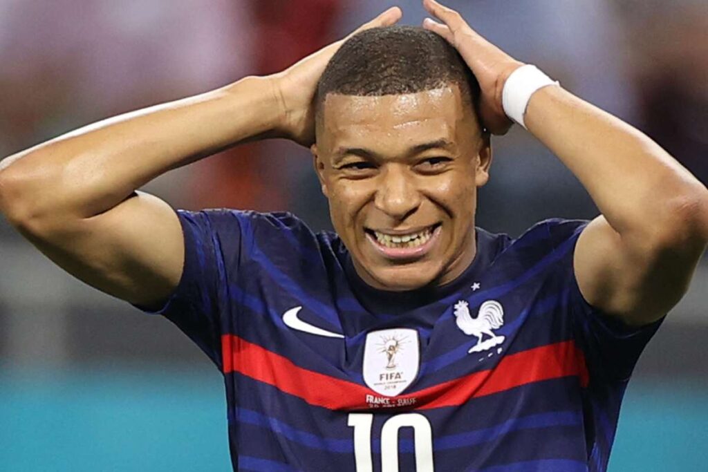 Mbappe apologised for missing penalty. - Your Best Source For Sports Update
